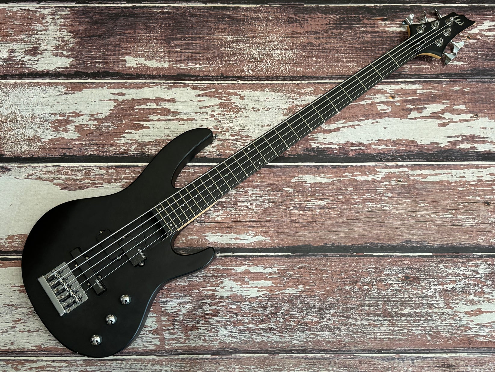 ESP Ltd B-15 5 string active bass – Badlands Guitars Limited