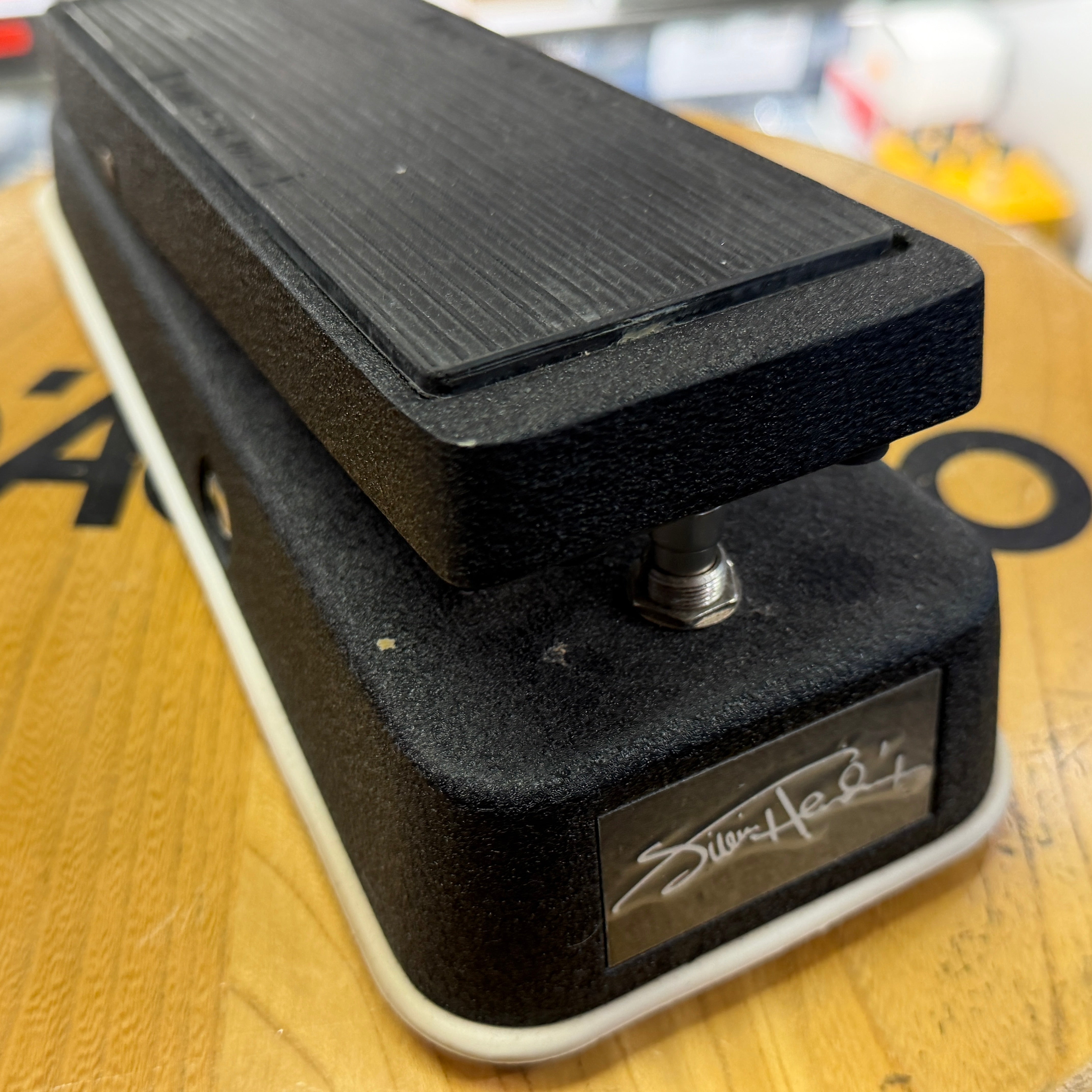 Dunlop Jimi Hendrix Cry Baby Wah – Badlands Guitars Limited