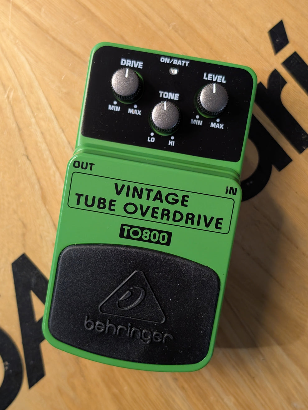 Behringer Vintage Tube Overdrive TO800 (Pre-owned) – Badlands Guitars ...